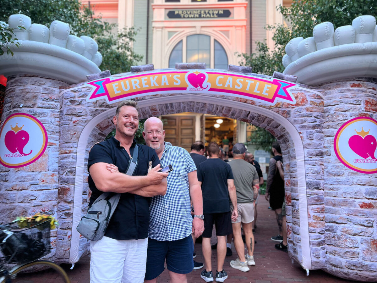 PHOTOS: Bears, otters, and cubs strip down to their pelts at ...