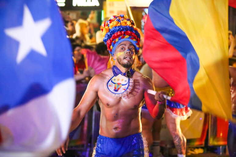 [PHOTOS] Glitter, gyrations, and gorgeous guys: Sydney Mardi Gras turns ...