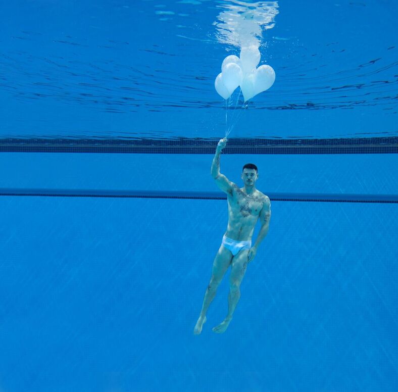 In The Deep End Stripping Down For Underwater Photography Gaycities